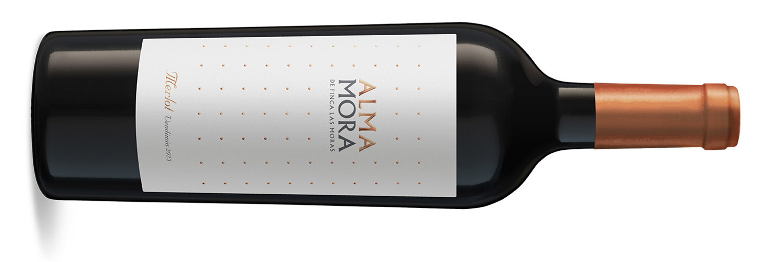 Alma Mora suma un súper bebible Merlot - sebarios.com.ar